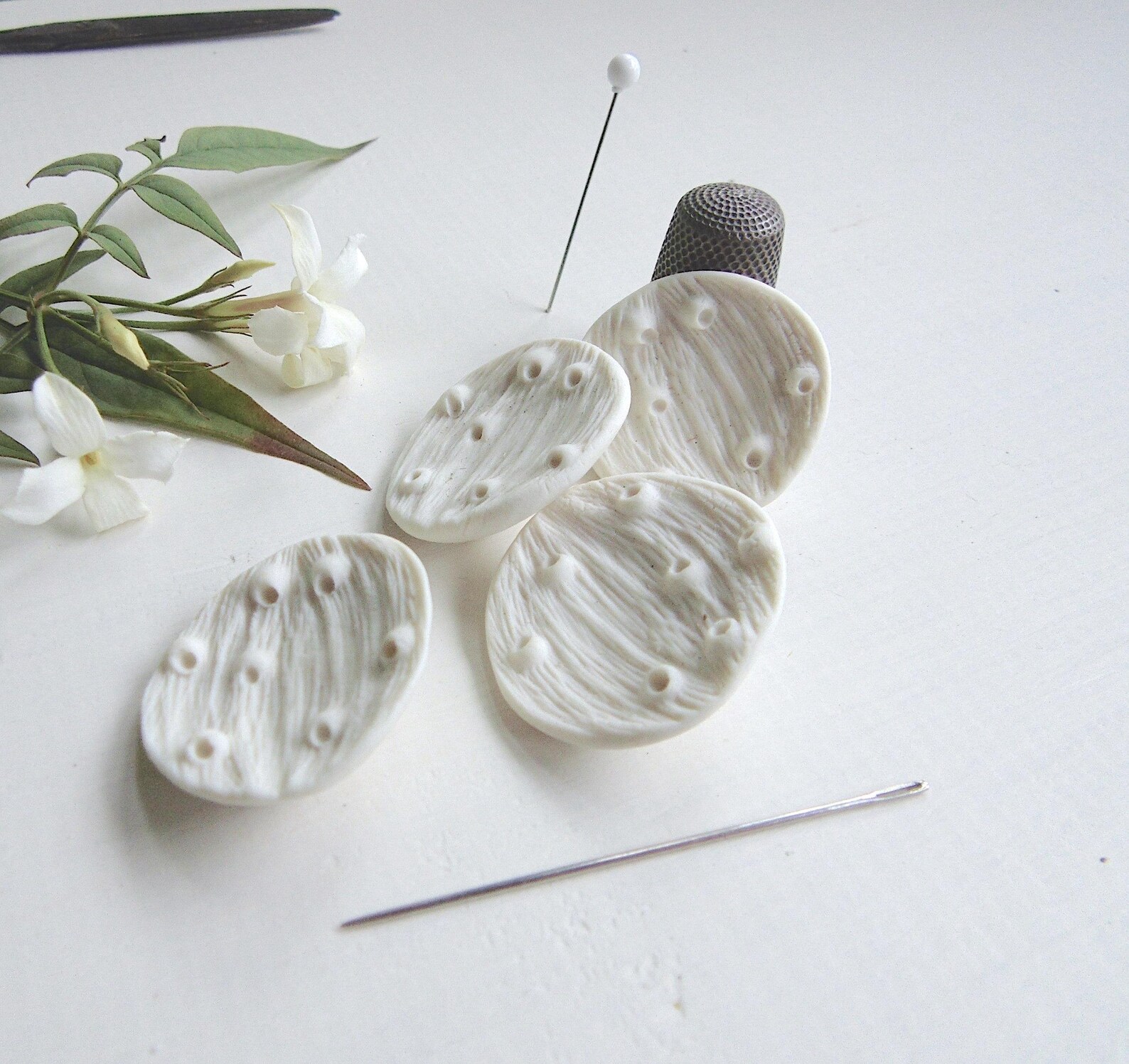 PORCELAIN BUTTONS With Lines and Dots, Diameter 24, 26 or 28 Mm ...