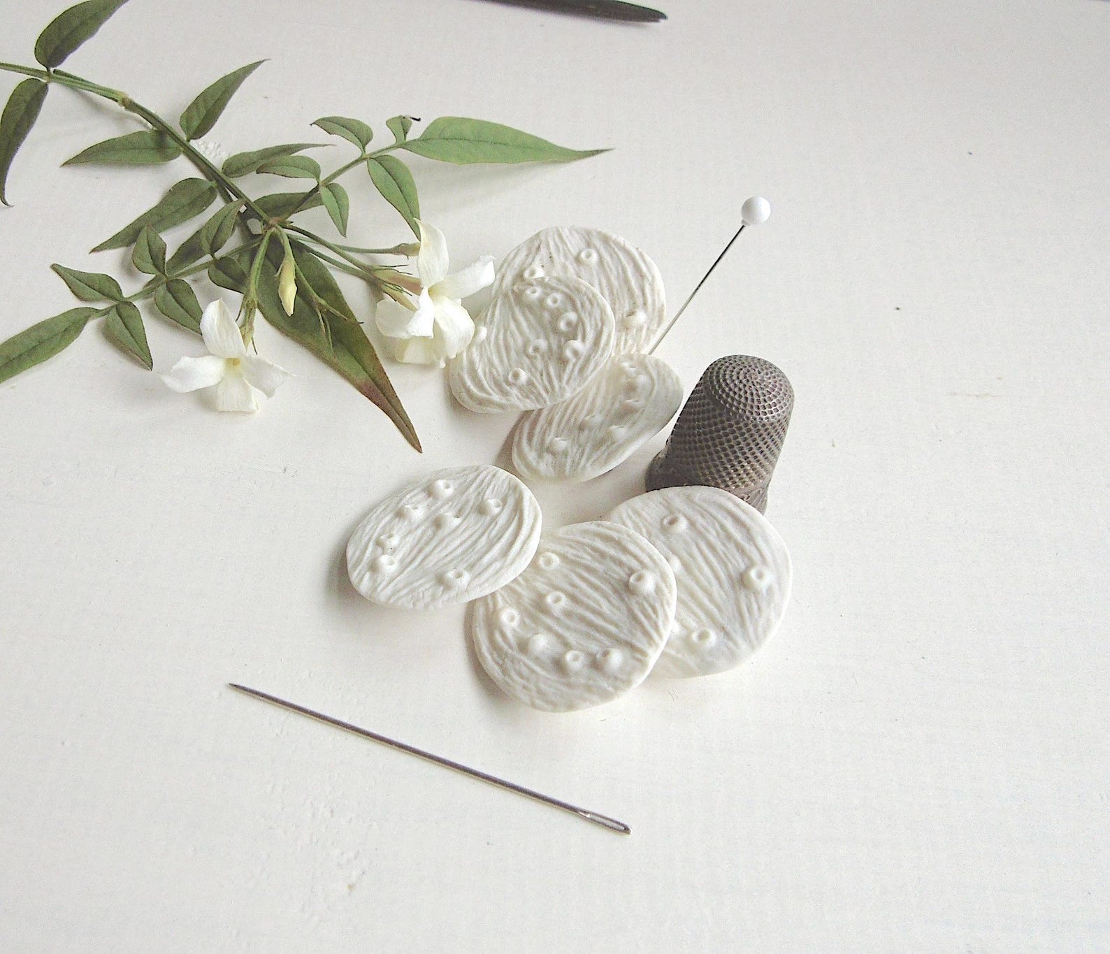 PORCELAIN BUTTONS With Lines and Dots, Diameter 24, 26 or 28 Mm ...