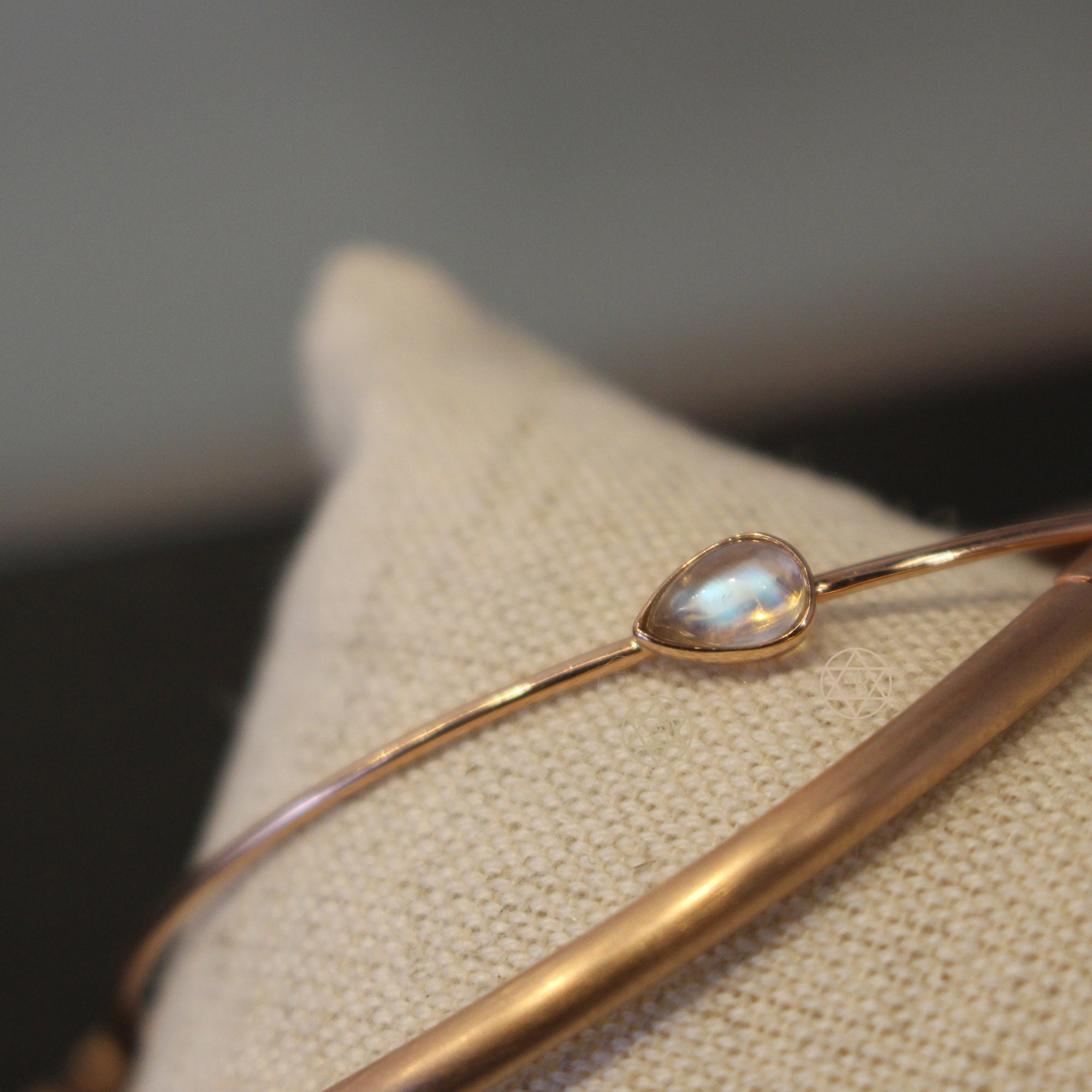 14K solid gold RAINBOW MOONSTONE open bangle bracelet/gold | Etsy