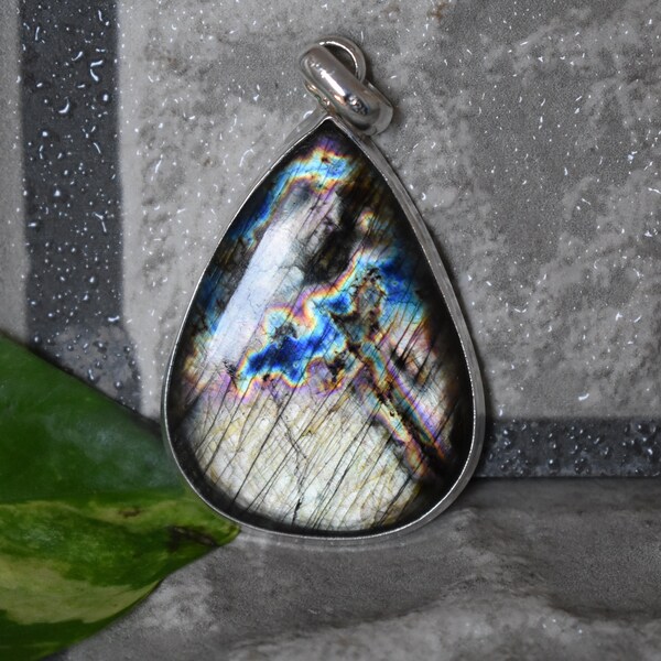 Spectrolite Pendant - Etsy