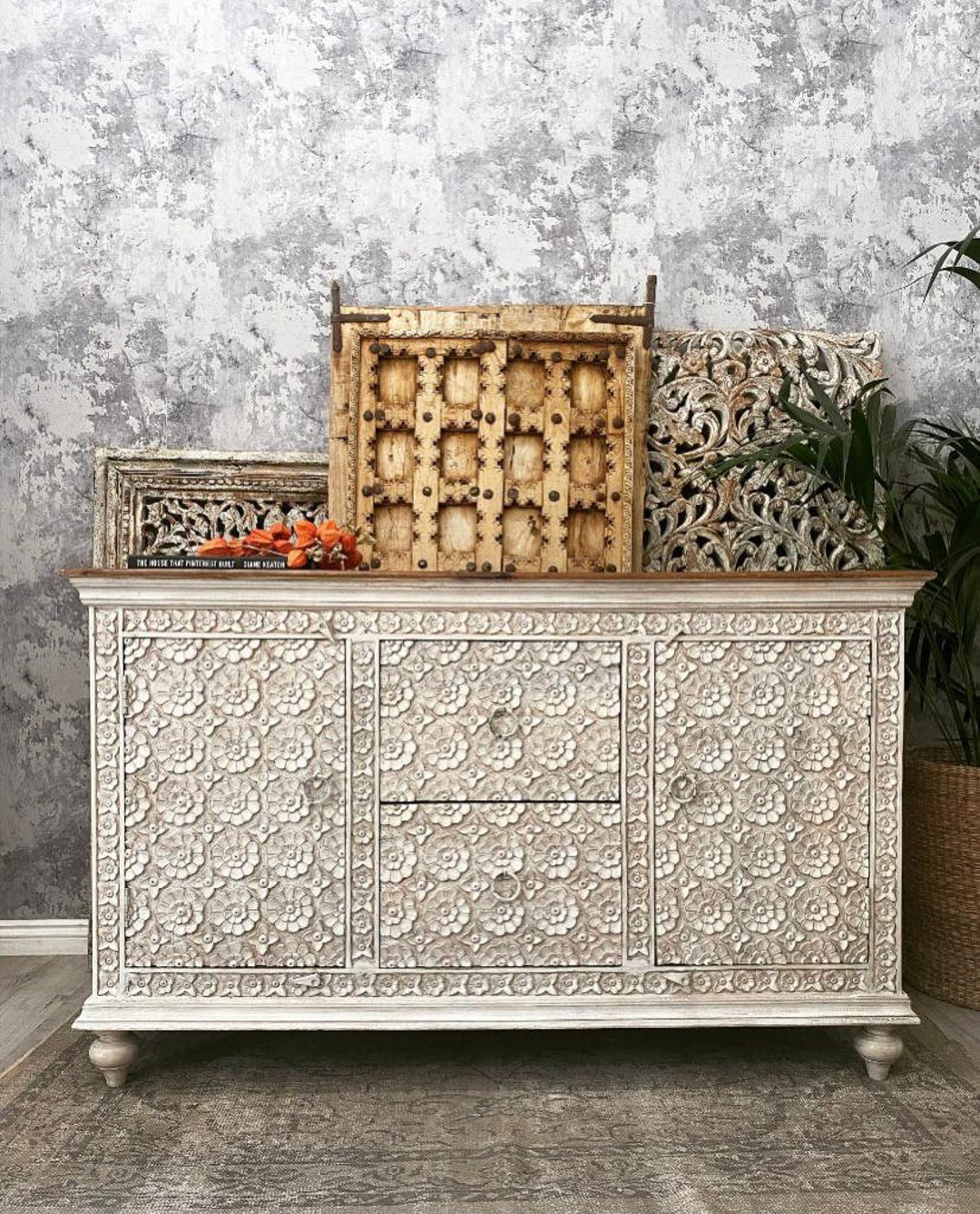 Hand Carved Flower Design Whitewashed Mango Wood Sideboard - Etsy.de