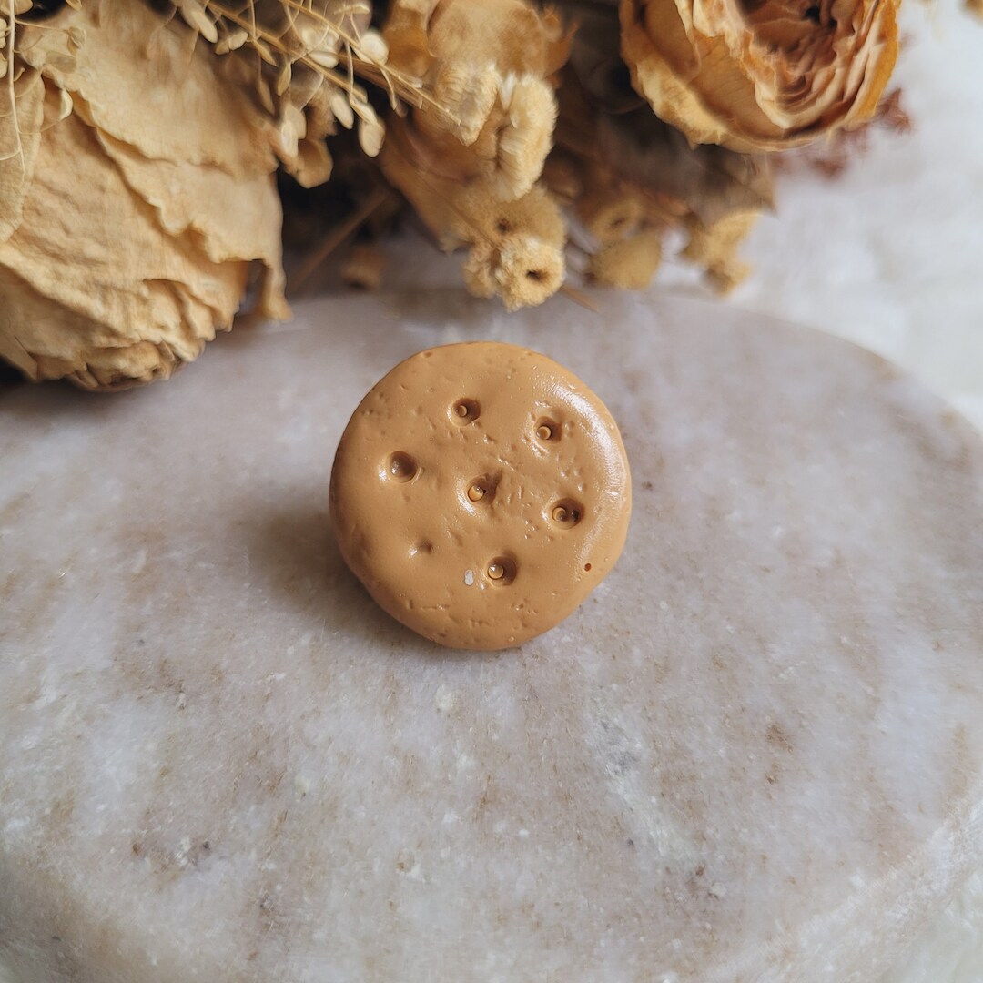Mini Biscuit Pin, Round Shape. Mini Star Shaped Biscuit Brooch. Resin ...