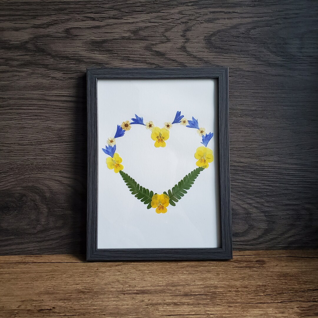 Natural Dried Flower Frame With Heart Motif. Rectangular Frame 13 X 18 ...