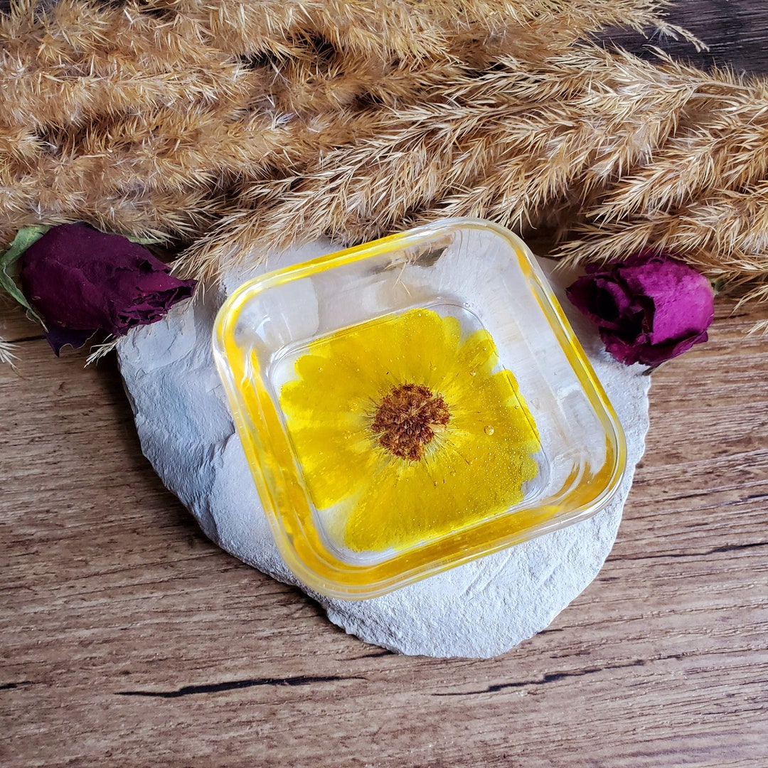 Square Resin Dish and Dried Calendula Flower. Dried Flower Bowl. Empty ...