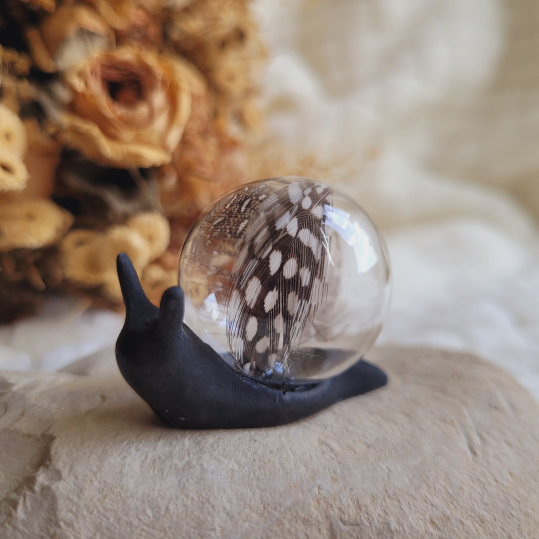 VINCENT. Resin Snail Figurine 4.8x2.5 Cm Natural Feathers. - Etsy