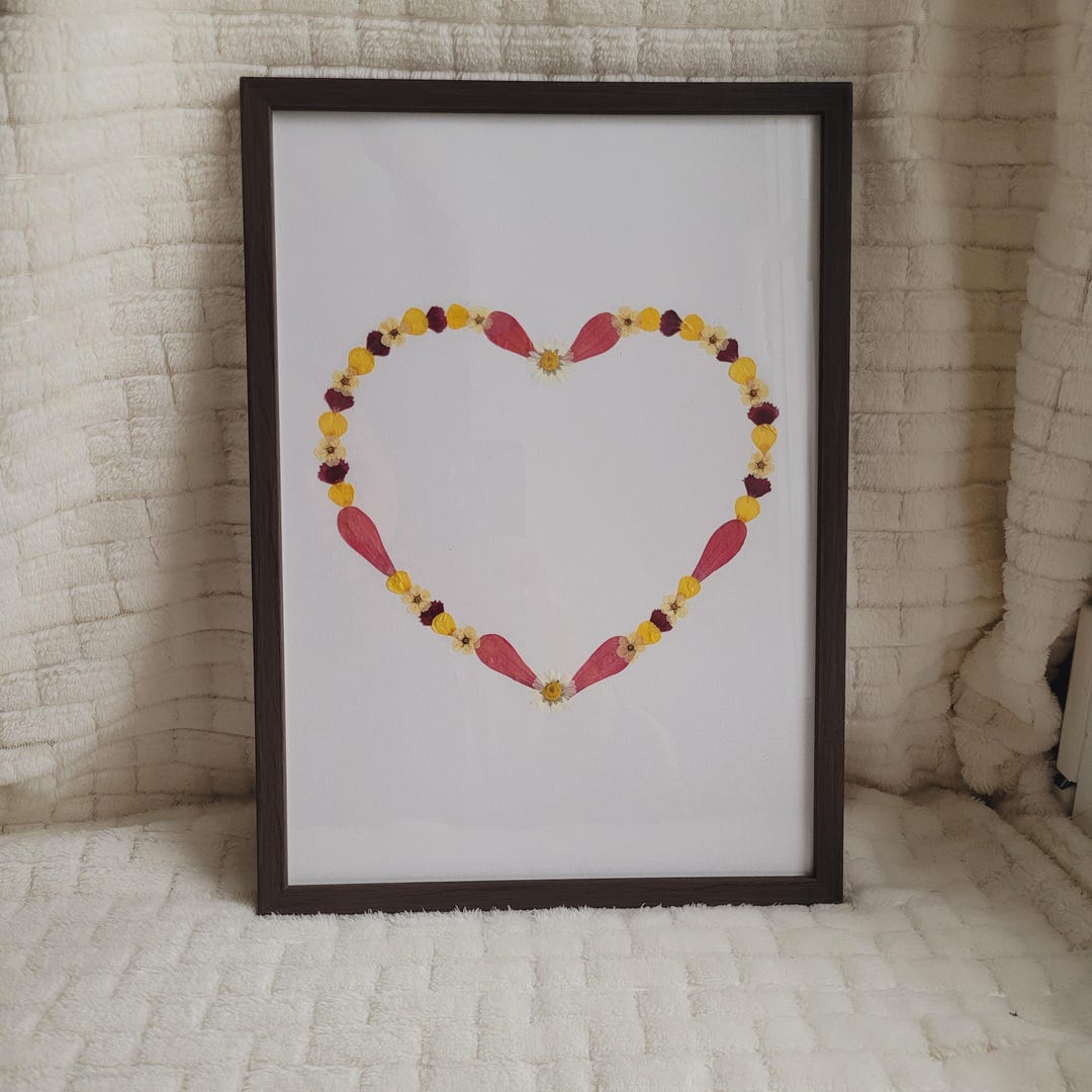 Natural Dried Flower Frame With Heart Motif. Rectangle Frame 31.5 X 23 ...
