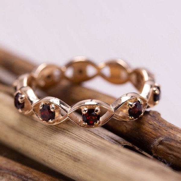 Garnet and Gold Ring - Etsy