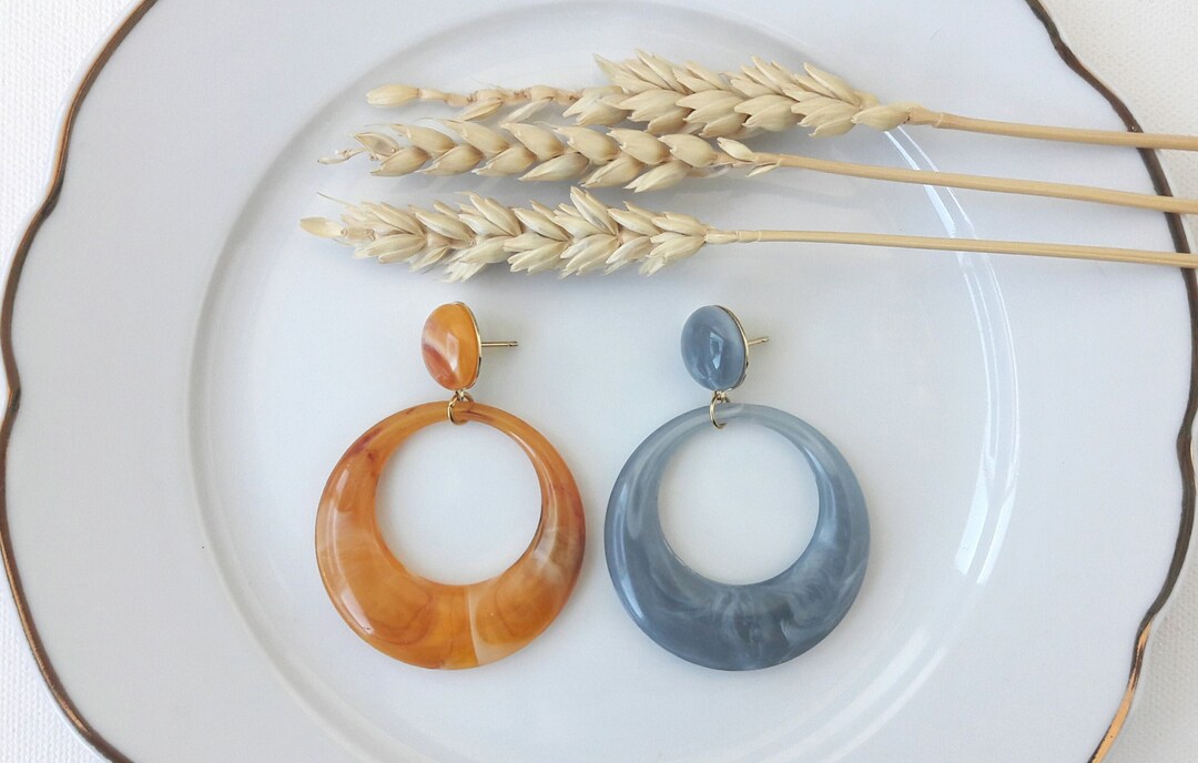 EVA Earrings Hollowed Out Circle Pendant in Resin Vintage Spirit - Etsy