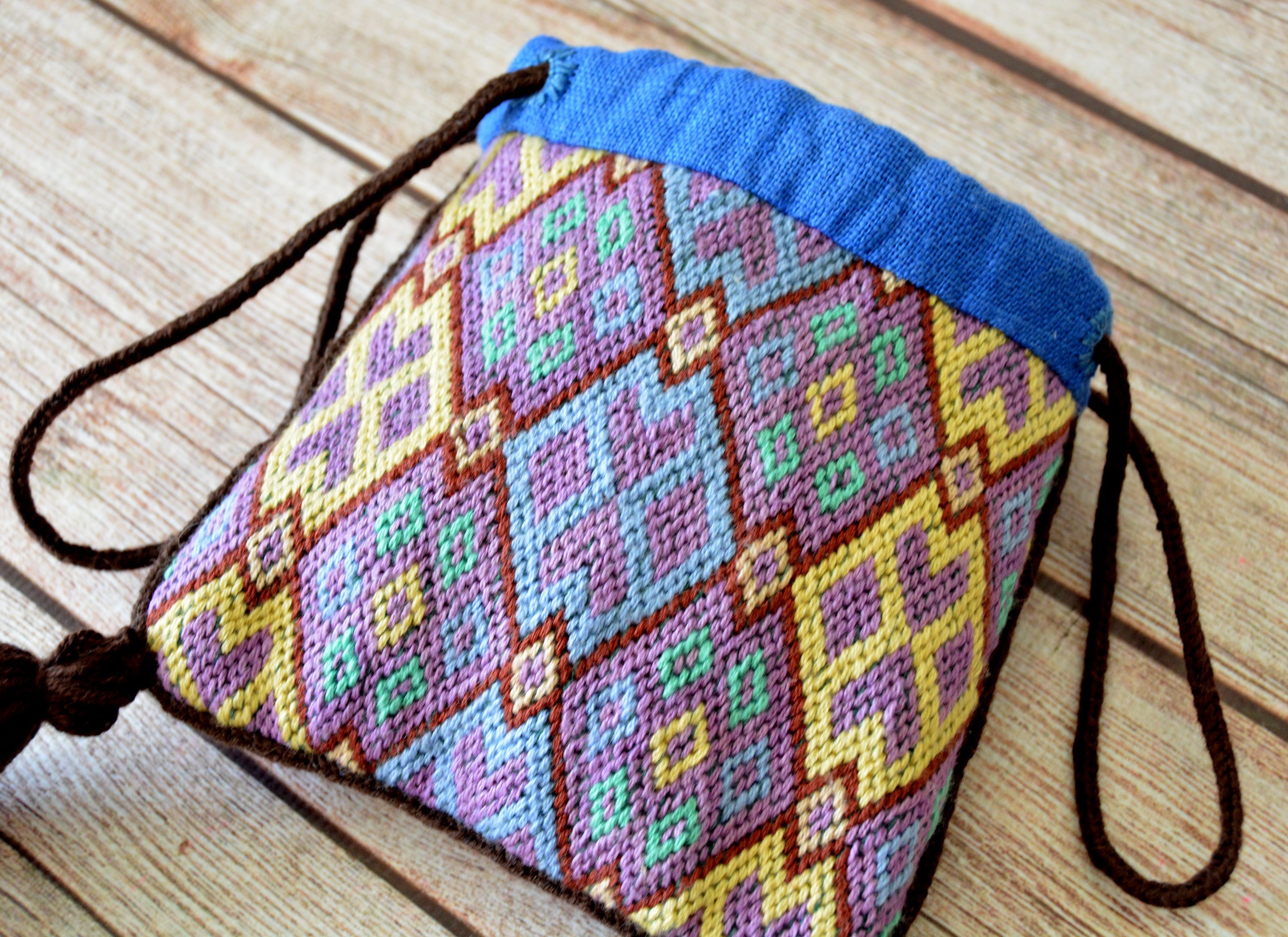 Embroidered Medieval Coin Purse 14-15th Century: Linen Reenactment ...