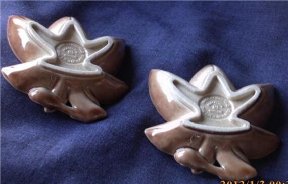 Pair Vintage Porcelain Wade Leaf Shaped Pin / Trinket… - Gem