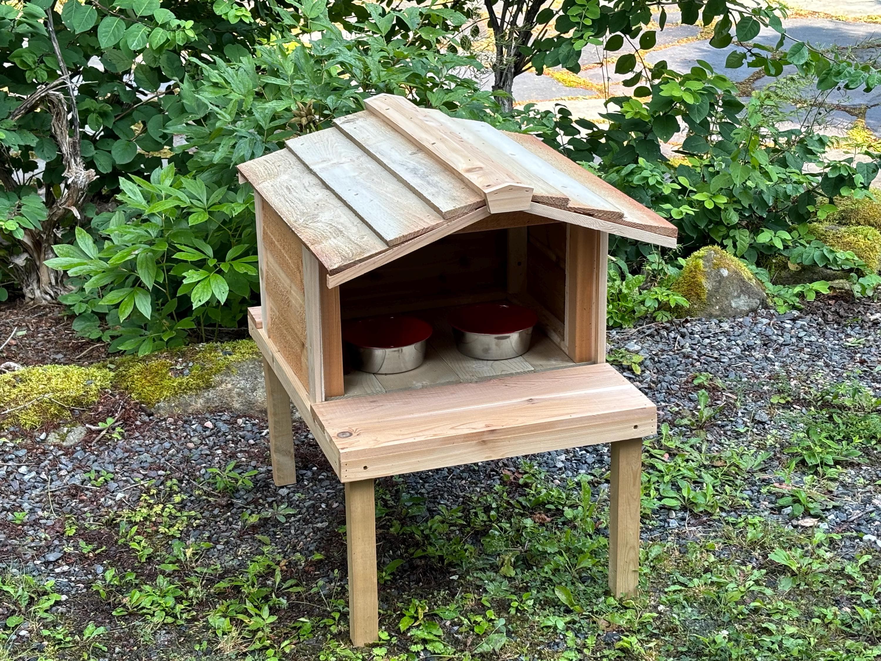 Outdoor Cat Feeding Station: Elevated Platform, Extended Roof - Etsy