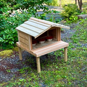 Outdoor Cat Feeding Station: Elevated Platform, Extended Roof - Etsy