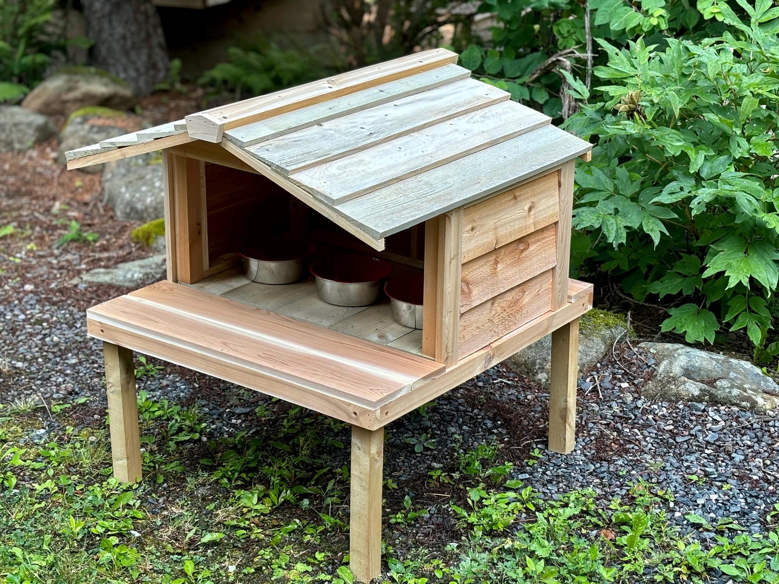 Outdoor Cat Feeding Station: Elevated Platform, Extended Roof - Etsy