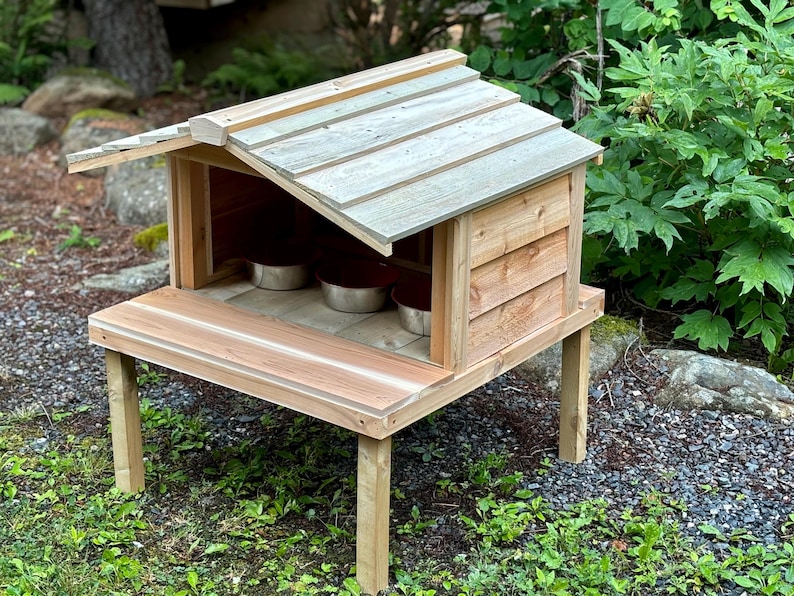 Outdoor Cat Feeding Station: Elevated Platform, Extended Roof - Etsy