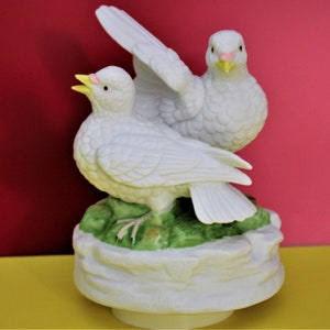 Vintage Japan Maruho Porcelain Doves Music Box - Etsy