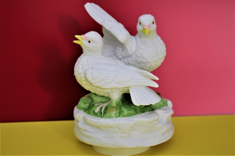 Vintage Japan Maruho Porcelain Doves Music Box - Etsy