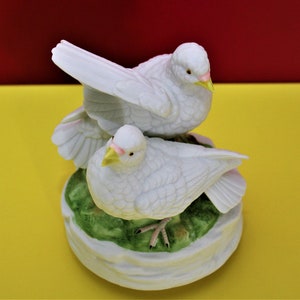Vintage Japan Maruho Porcelain Doves Music Box - Etsy