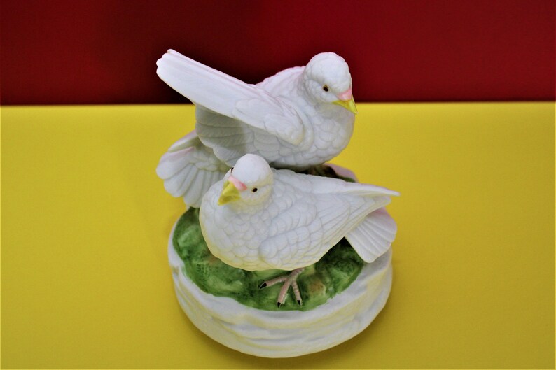 Vintage Japan Maruho Porcelain Doves Music Box - Etsy