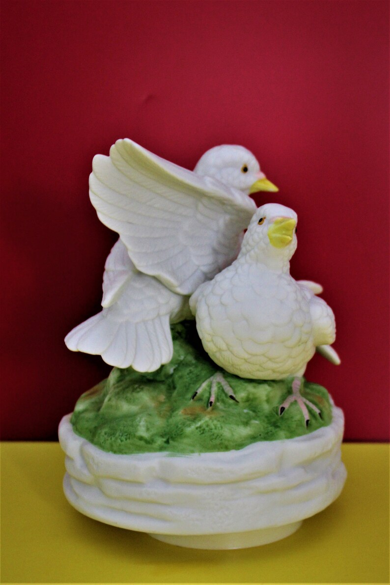 Vintage Japan Maruho Porcelain Doves Music Box - Etsy