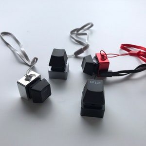 Keyboard Switch Keychain, Aluminium Metal Finger Fidget Toy, Initial ...