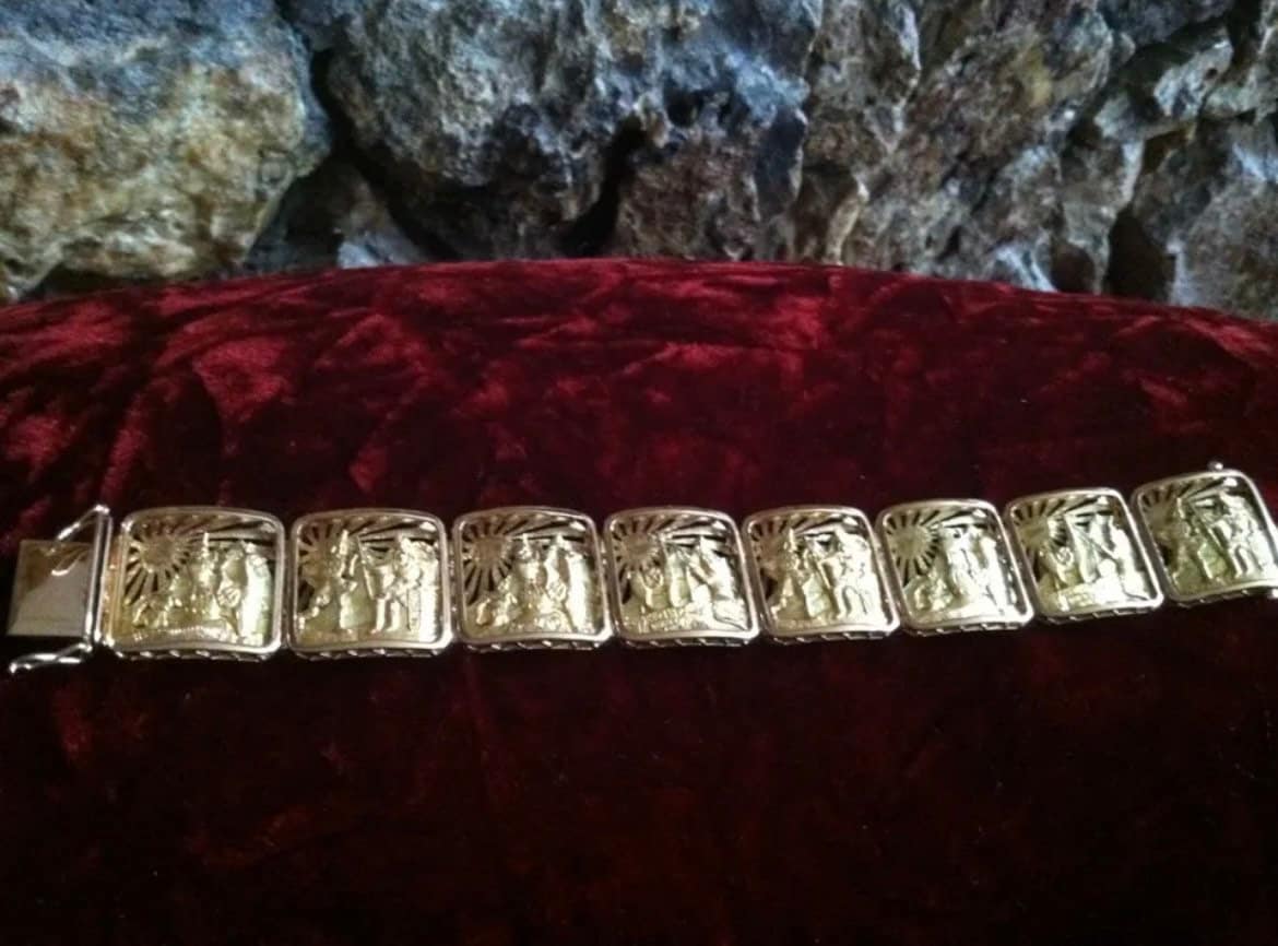 18K Peruvian Gold Bracelet 2.5oz - One of a Kind - Traditional Scenes ...