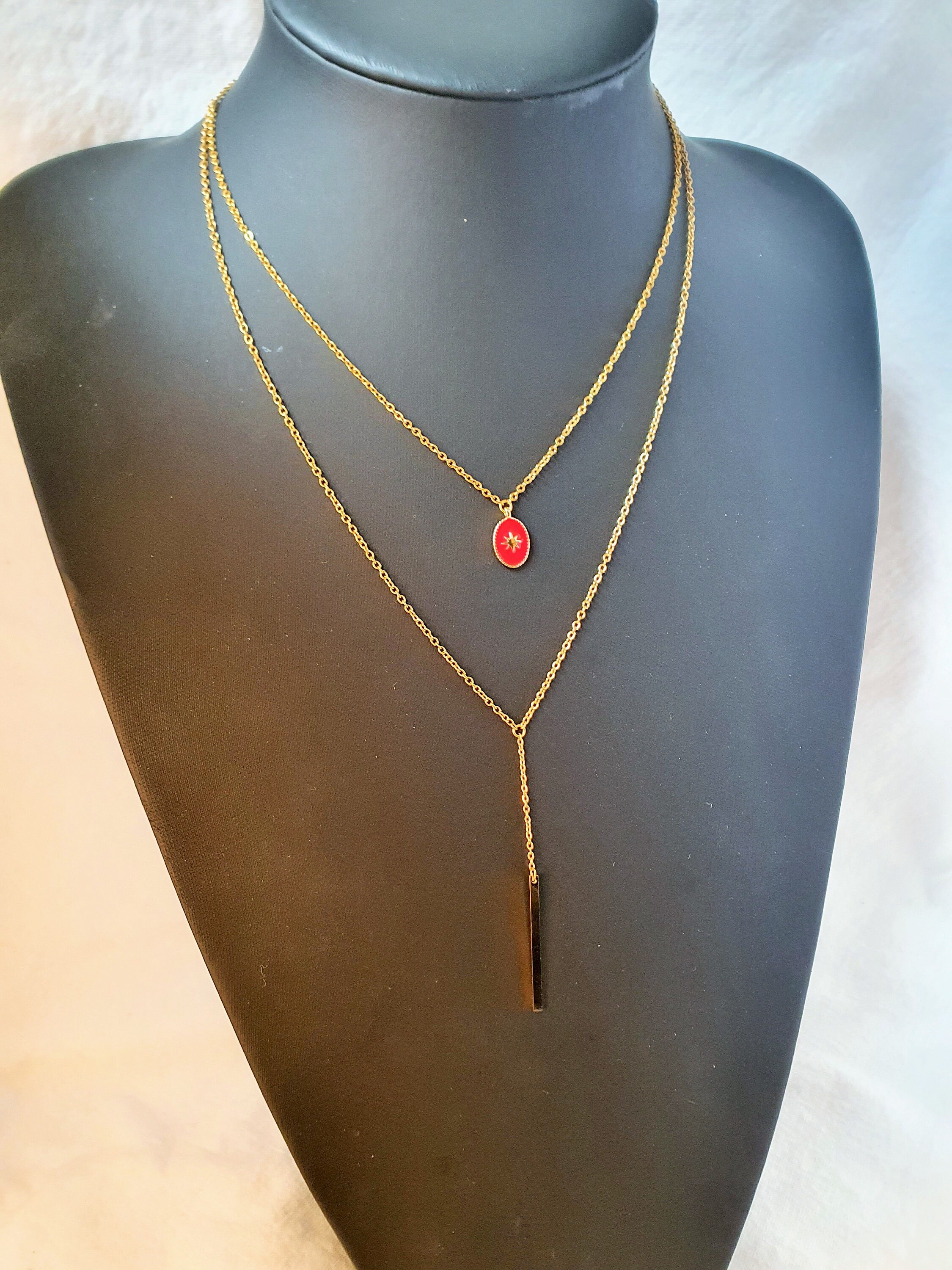 Collier double rang acier inoxydable et médaille émail rouge et or ...