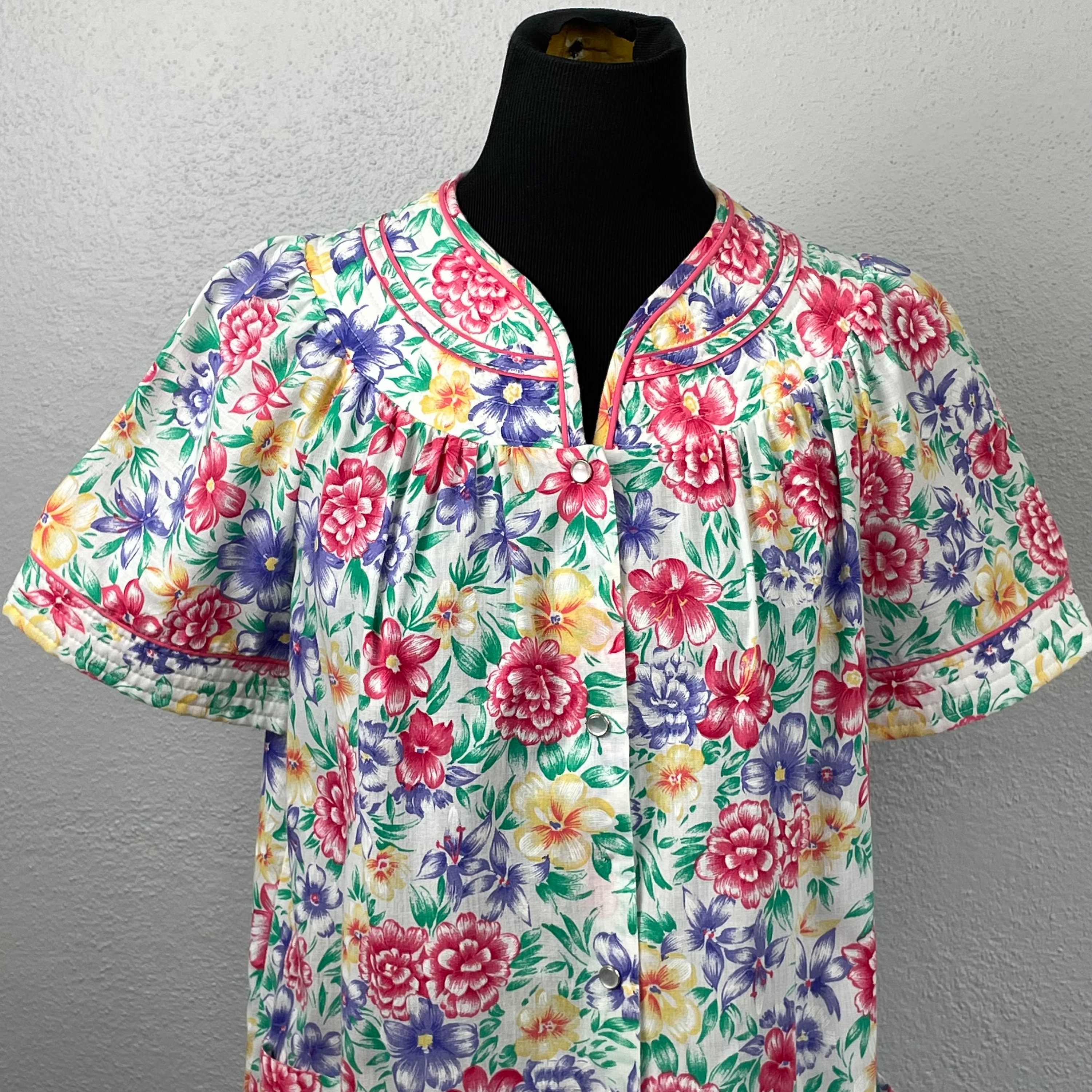 Vintage Comfort Coat Women's Floral Pearl Snap House Coat Nightgown ...