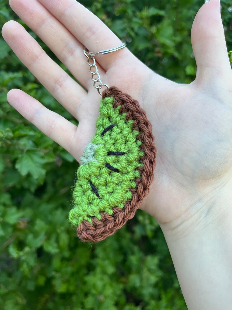 Crochet Kiwi Slice Keychain - Etsy