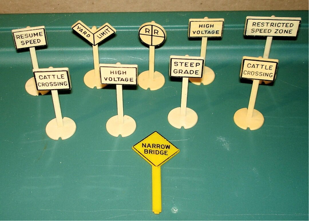 Plasticville - Lot of 10 Street & Yard Signs - O/S Scale Lionel Marx ...