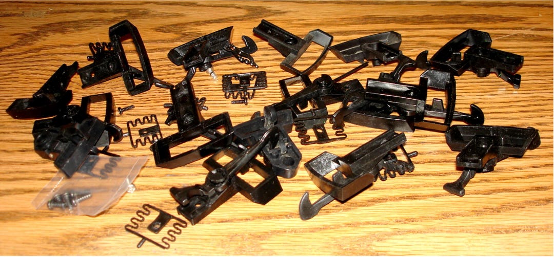BACHMANN Big Haulers - Lot of Hook and Loop Coupler Spare Parts - G ...