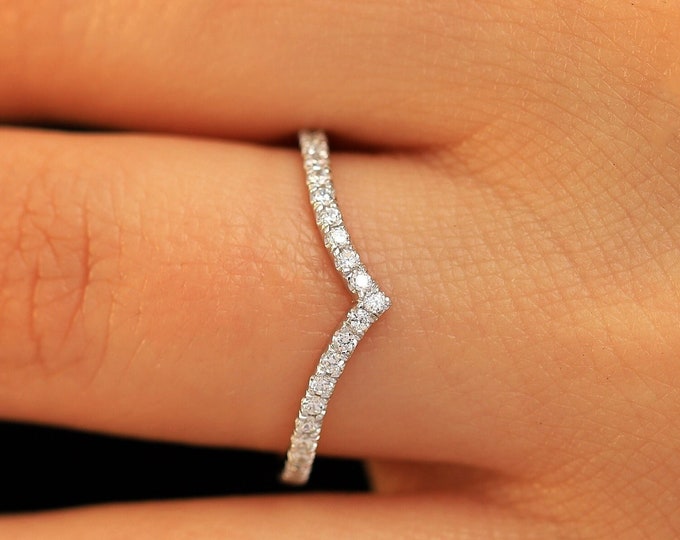 V Shaped Band, 1.4mm Moissanite Wedding Band for Women, V Shape Ring ...