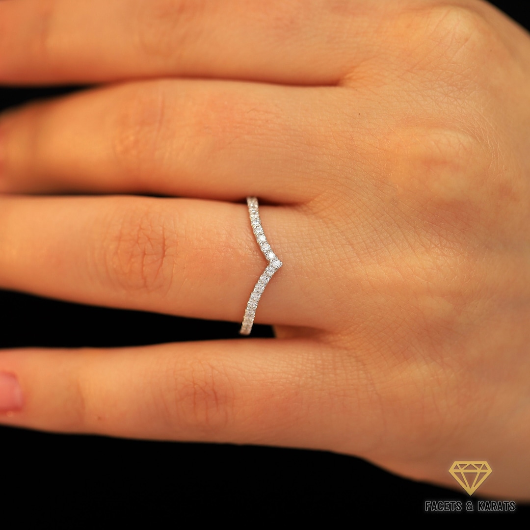 V Shaped Band, 1.4mm Moissanite Wedding Band for Women, V Shape Ring ...
