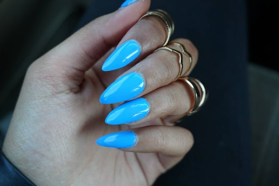 Blue Round Nails