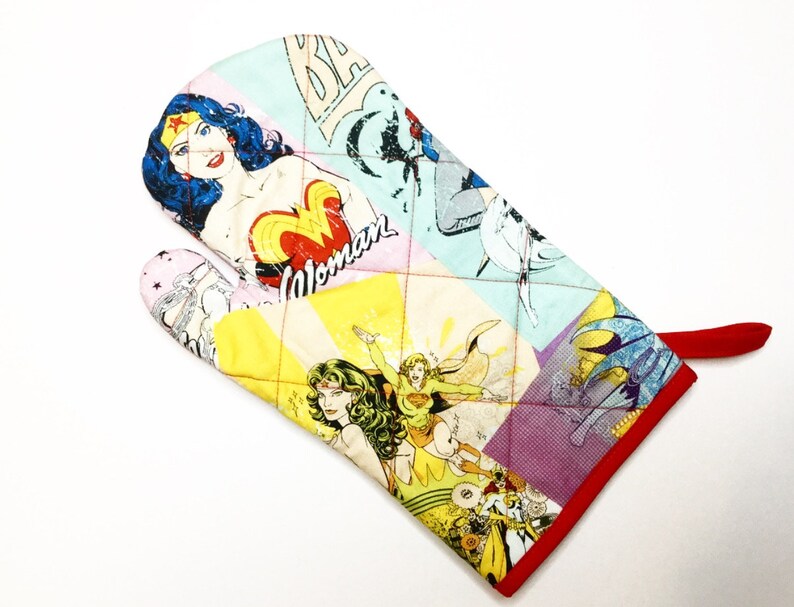 Wonder Woman Batgirl Supergirl Kitchen Oven Mitt and Pot Holder Gift ...