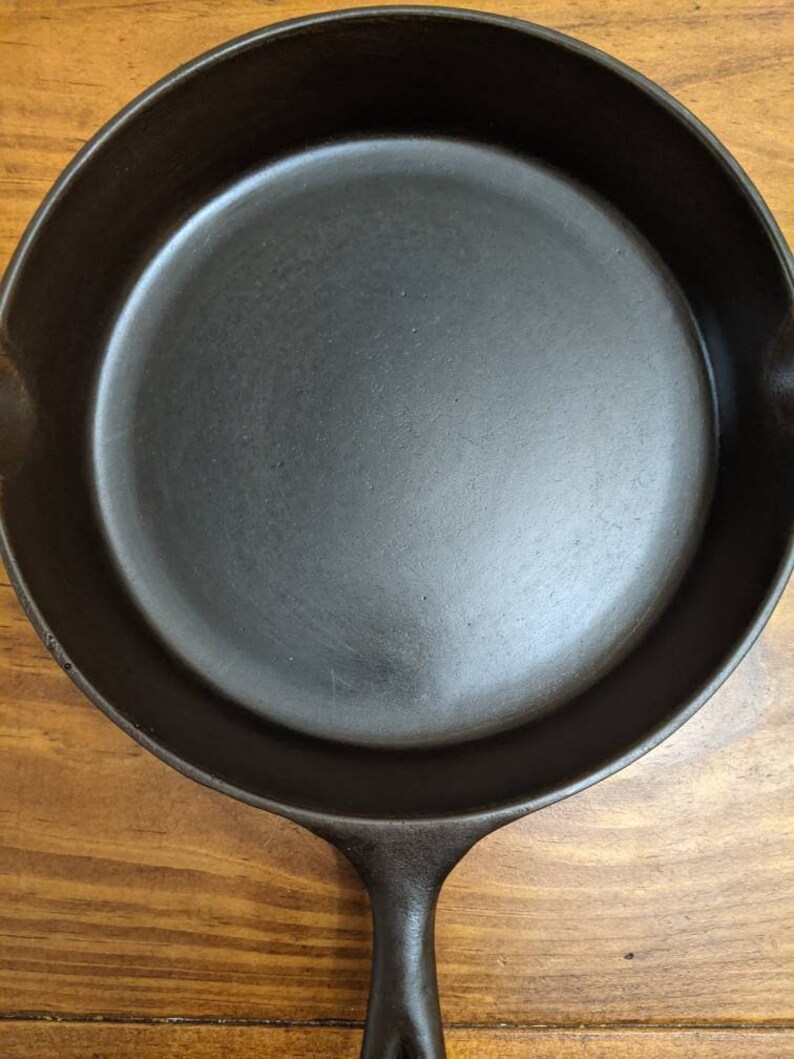 Lodge 1 Notch #8 Cast Iron Skillet. - Etsy