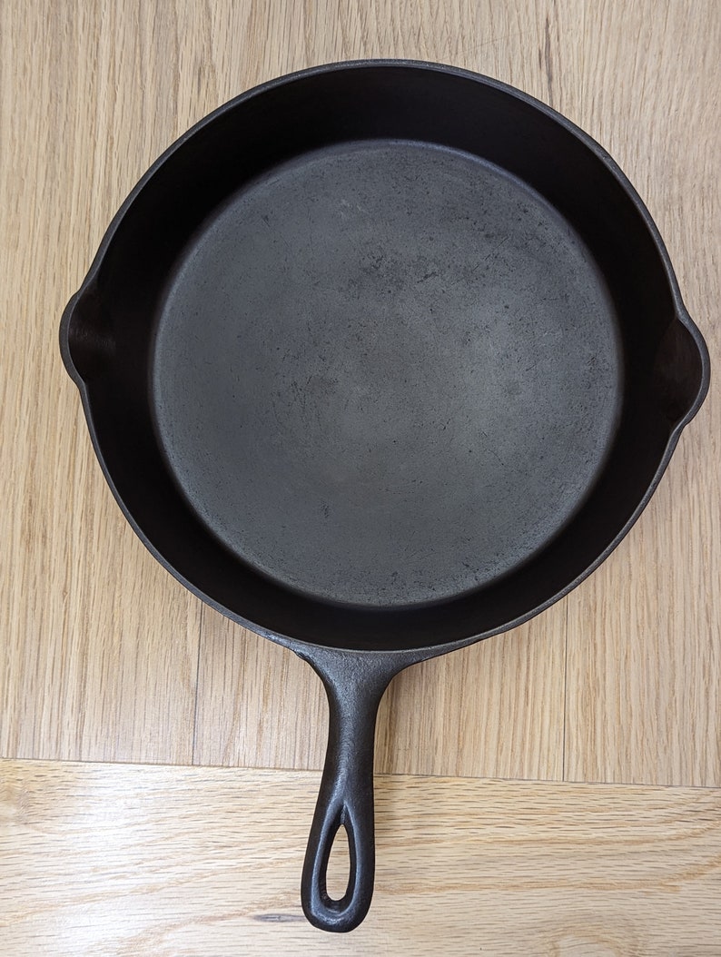 Lodge 1 Notch #8 Cast Iron Skillet - Etsy