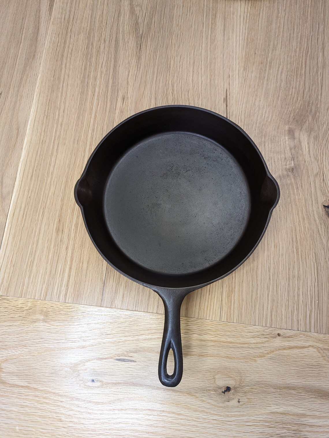 Lodge 1 Notch #8 Cast Iron Skillet - Etsy