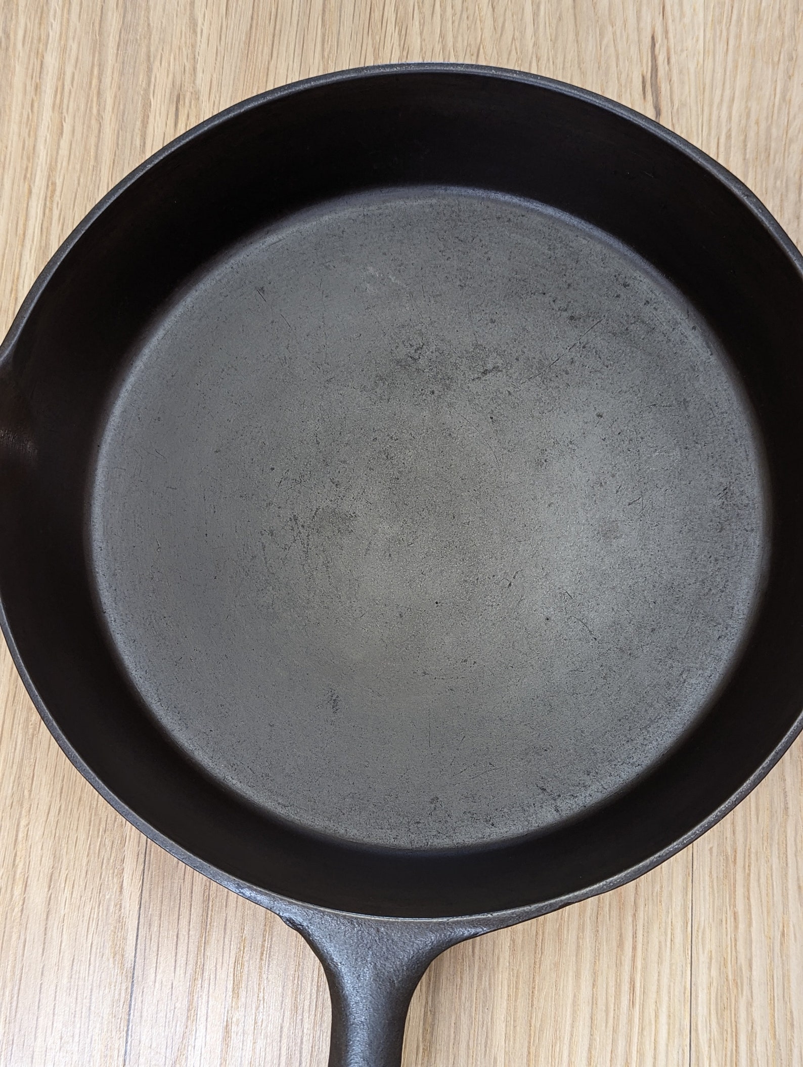 Lodge 1 Notch #8 Cast Iron Skillet - Etsy
