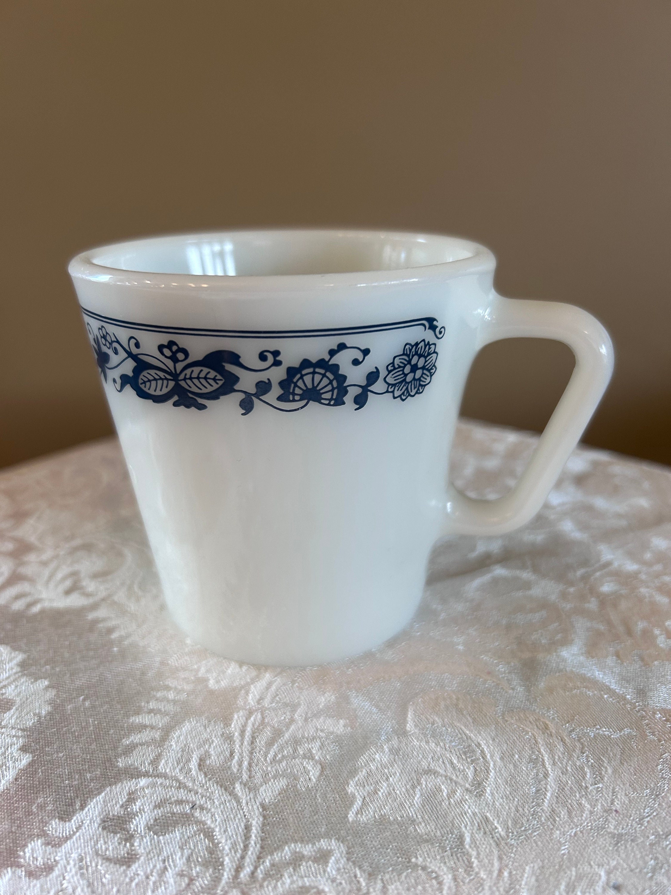 Vintage Pyrex Old Town Blue/blue Onion Milk Glass Mugs Marked 1410 Made ...