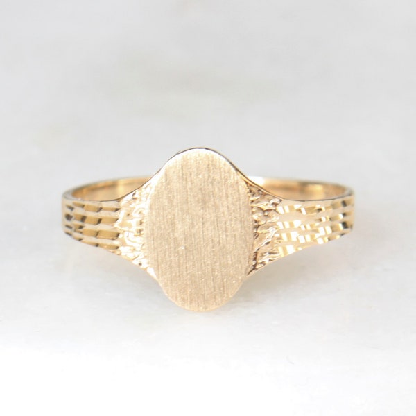 Small 10k Gold Signet Ring - Etsy