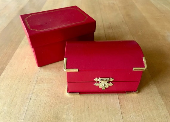 Red Treasure Chest Jewelry Presentation Box with Orig… - Gem