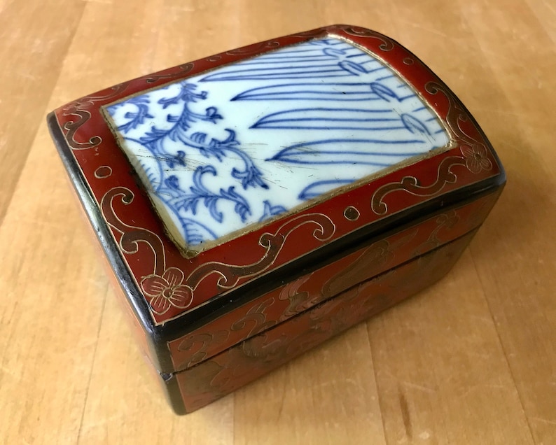 Chinese Red Lacquer Wood Box With Inlaid Blue and White Porcelain Shard ...