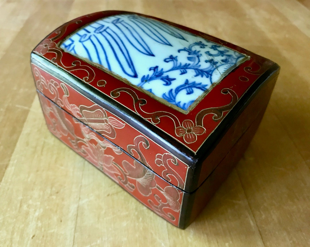 Chinese Red Lacquer Wood Box With Inlaid Blue and White Porcelain Shard ...
