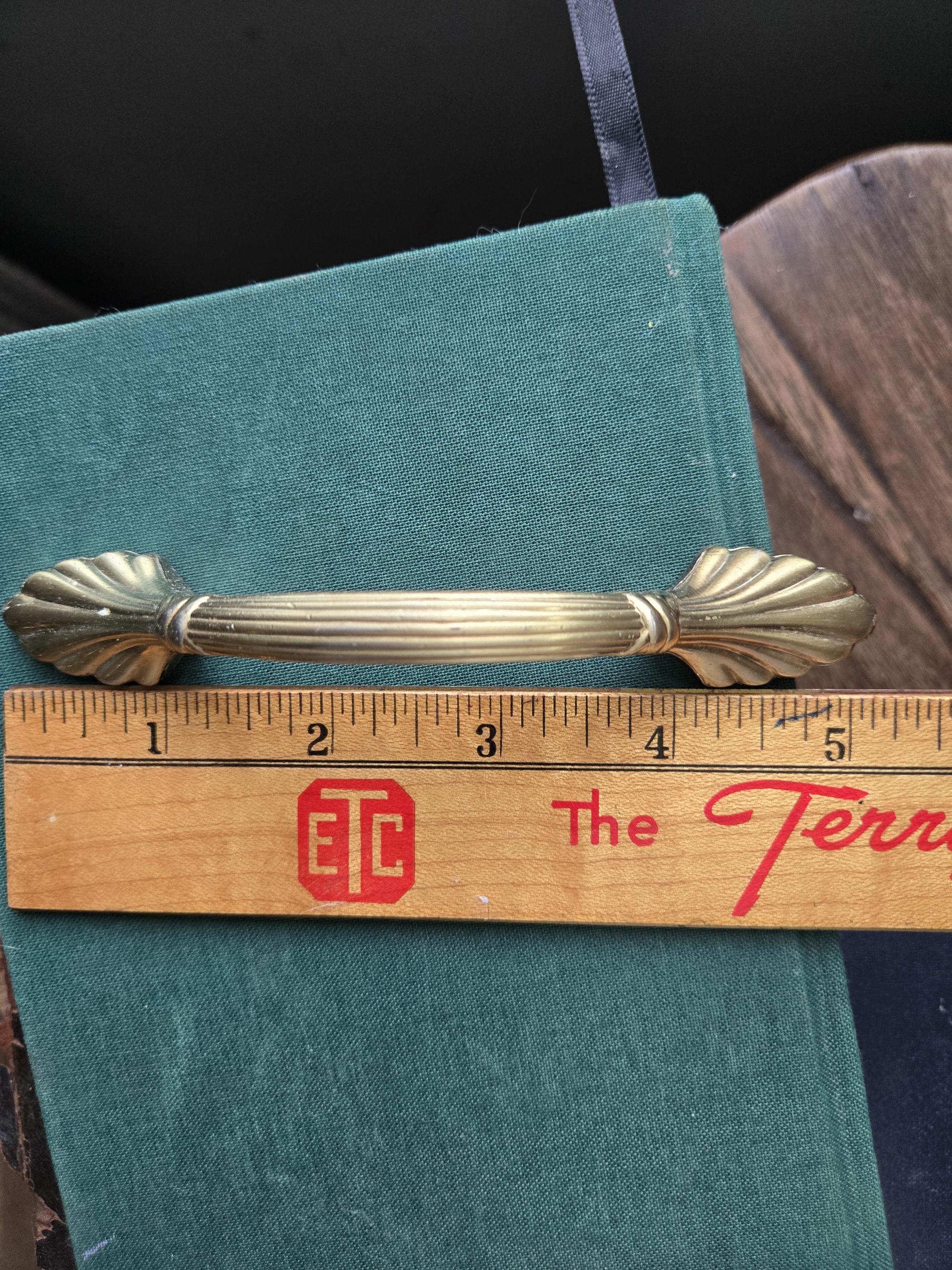 1 Vintage Brass Drawer Pull Light Gold - Ornate Scallop Shell Cabinet ...