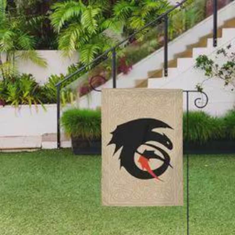 Night Fury Garden Flag – HTTYD Toothless Striker Class Symbol on Celtic ...