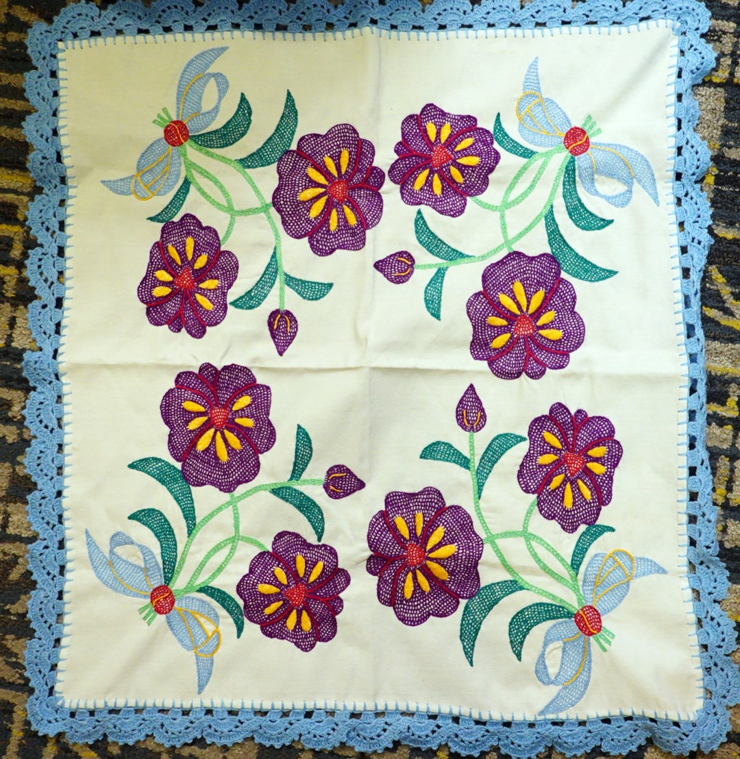 Vintage Handmade Mexican Embroidery Small Tablecloth Centerpiece White ...