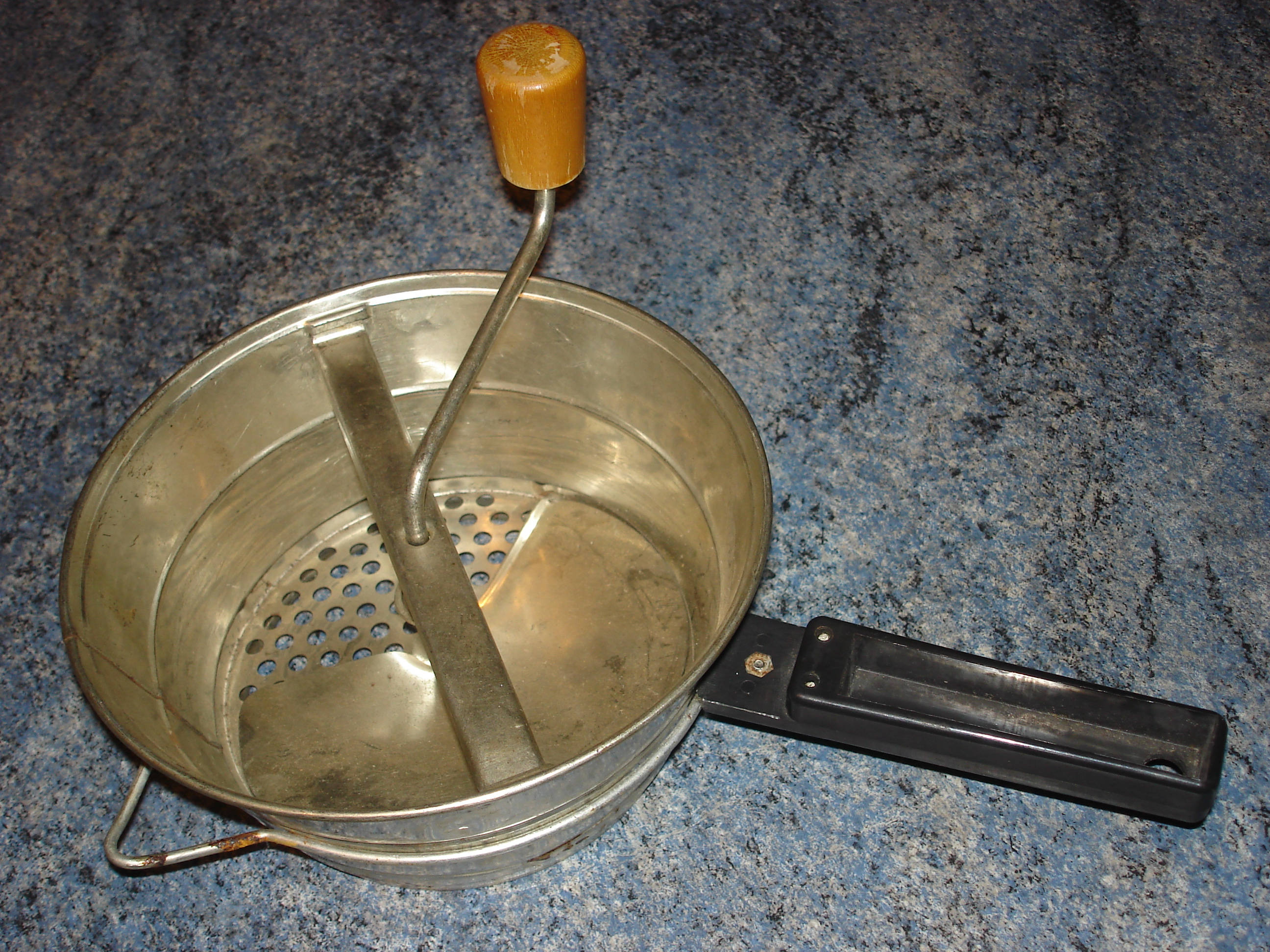 Petit Presse légume, purée moulin légumes, purée , vintage, en métal et ...