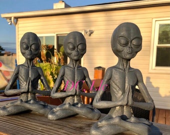 Alien Resin Statue - Etsy