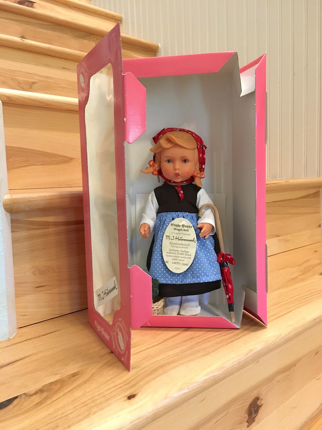M.J. Hummel Engel-puppe visiting an Invalid Girl Doll in Box, 11 Vinyl ...