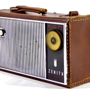 Zenith Portable AM Transistor Radio Great Sound, 1960's Model royal 675 ...